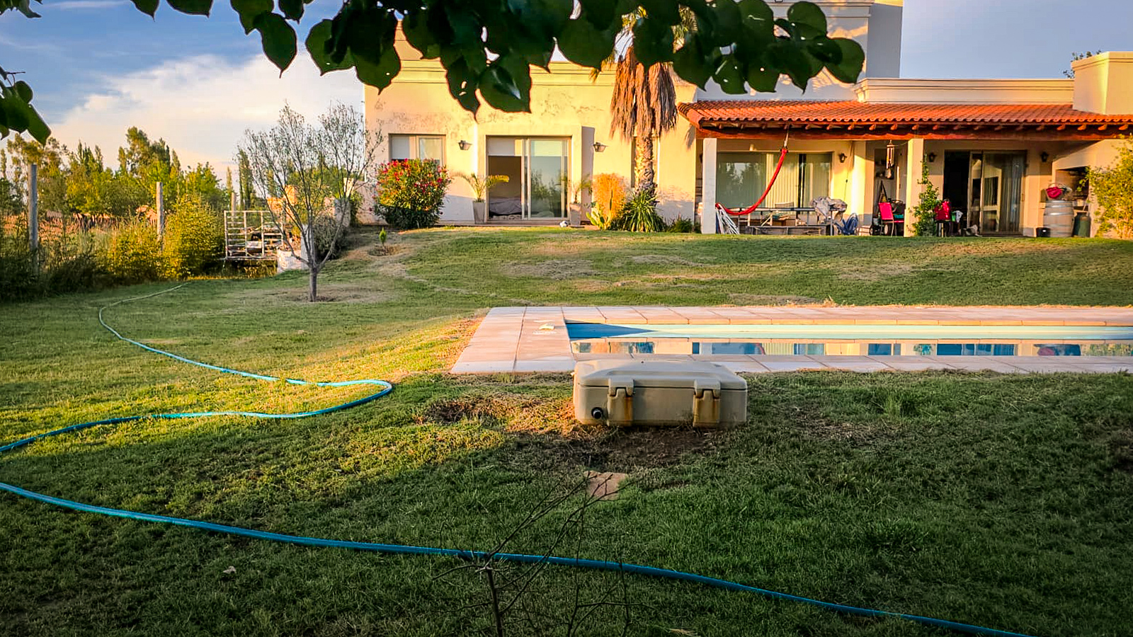 Amplia Casa con piscina, laguna y espacios verdes en Barrio Privado ...